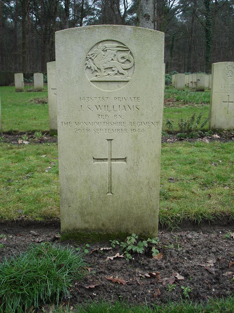 Mochdre War Memorial - WW1.Wales