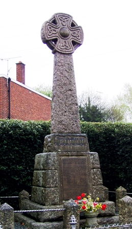 Llansantffraid-ym-Mechain War Memorial - WWWMP.Wales