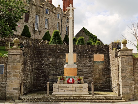 Hay-on-Wye and Cusop War Memorial - WWWMP.Wales