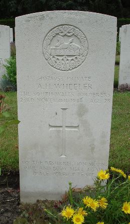 Llanelly (St. Elli) War Memorial – WWWMP.Wales